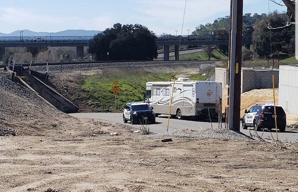 RV gets stuck under railroad undercrossing - Paso Robles Daily News